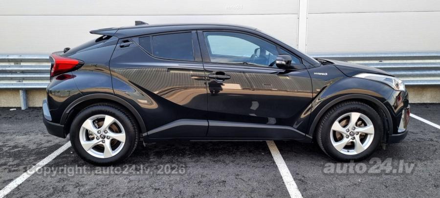 Melns Toyota C-HR 2018 Tallina, ar dzinēja tilpumu 1.80 L un nobraukumu 71 tūkst. km par 17890 €, foto 6 vietnē AUTOMOTO.COM.LV
