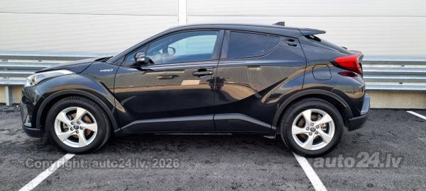 Black Toyota C-HR 2018 in Tallinn, with an engine capacity of 1.80 L and mileage of 71 thousand km for 17890 €, photo 6 on AUTOMOTO.COM.LV