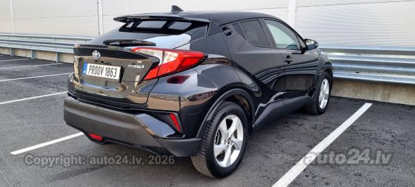 Black Toyota C-HR 2018 in Tallinn, with an engine capacity of 1.80 L and mileage of 71 thousand km for 17890 €, photo 9 on AUTOMOTO.COM.LV