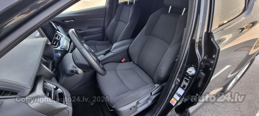 Melns Toyota C-HR 2018 Tallina, ar dzinēja tilpumu 1.80 L un nobraukumu 71 tūkst. km par 17890 €, foto 15 vietnē AUTOMOTO.COM.LV