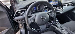 Melns Toyota C-HR 2018 Tallina, ar dzinēja tilpumu 1.80 L un nobraukumu 71 tūkst. km par 17890 €, foto 16 vietnē AUTOMOTO.COM.LV
