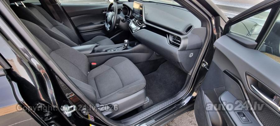 Melns Toyota C-HR 2018 Tallina, ar dzinēja tilpumu 1.80 L un nobraukumu 71 tūkst. km par 17890 €, foto 22 vietnē AUTOMOTO.COM.LV