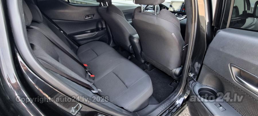 Melns Toyota C-HR 2018 Tallina, ar dzinēja tilpumu 1.80 L un nobraukumu 71 tūkst. km par 17890 €, foto 24 vietnē AUTOMOTO.COM.LV