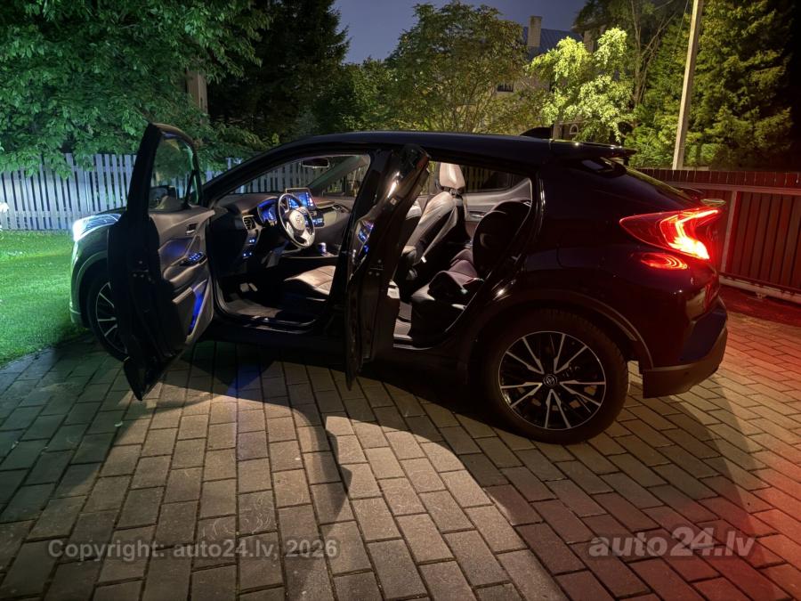 Melns Toyota C-HR 2018 Tallina, ar dzinēja tilpumu 1.80 L un nobraukumu 94 tūkst. km par 17000 €, foto 1 vietnē AUTOMOTO.COM.LV