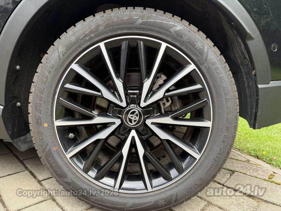 Melns Toyota C-HR 2018 Tallina, ar dzinēja tilpumu 1.80 L un nobraukumu 94 tūkst. km par 17000 €, foto 9 vietnē AUTOMOTO.COM.LV