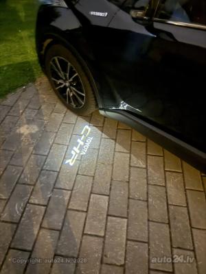 Melns Toyota C-HR 2018 Tallina, ar dzinēja tilpumu 1.80 L un nobraukumu 94 tūkst. km par 17000 €, foto 11 vietnē AUTOMOTO.COM.LV
