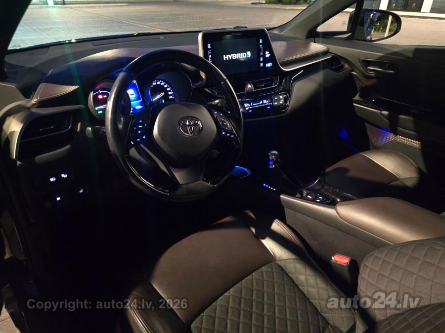 Melns Toyota C-HR 2018 Tallina, ar dzinēja tilpumu 1.80 L un nobraukumu 94 tūkst. km par 17000 €, foto 13 vietnē AUTOMOTO.COM.LV