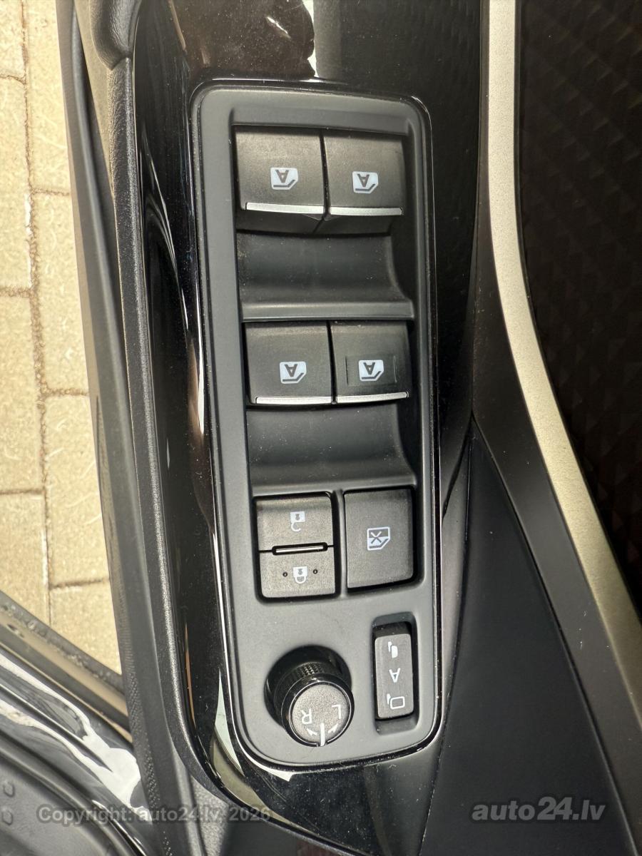 Melns Toyota C-HR 2018 Tallina, ar dzinēja tilpumu 1.80 L un nobraukumu 94 tūkst. km par 17000 €, foto 20 vietnē AUTOMOTO.COM.LV