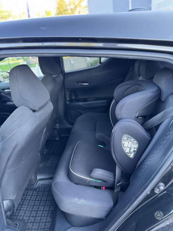 Melns Toyota C-HR 2018 Kauņa, ar dzinēja tilpumu 1.80 L un nobraukumu 220 tūkst. km par 14300 €, foto 4 vietnē AUTOMOTO.COM.LV