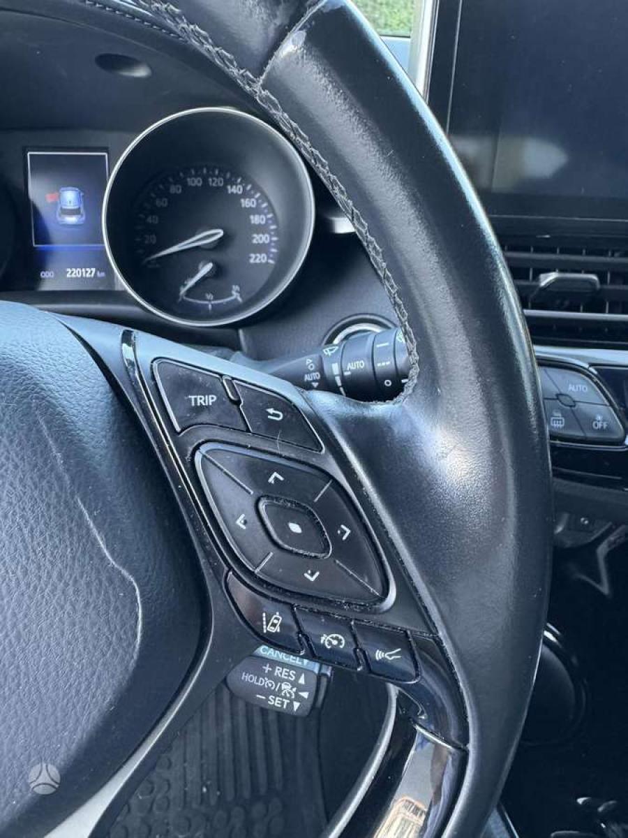 Черный Тойота C-HR 2018 в Каунас, объемом двигателя 1.80 л и пробегом 220 тыс. км за 14300 €, фото 11 на AUTOMOTO.COM.LV