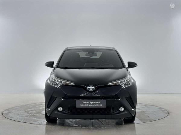 Black Toyota C-HR 2019 in Vilnius, with an engine capacity of 1.80 L and mileage of 129 thousand km for 19900 €, photo 5 on AUTOMOTO.COM.LV