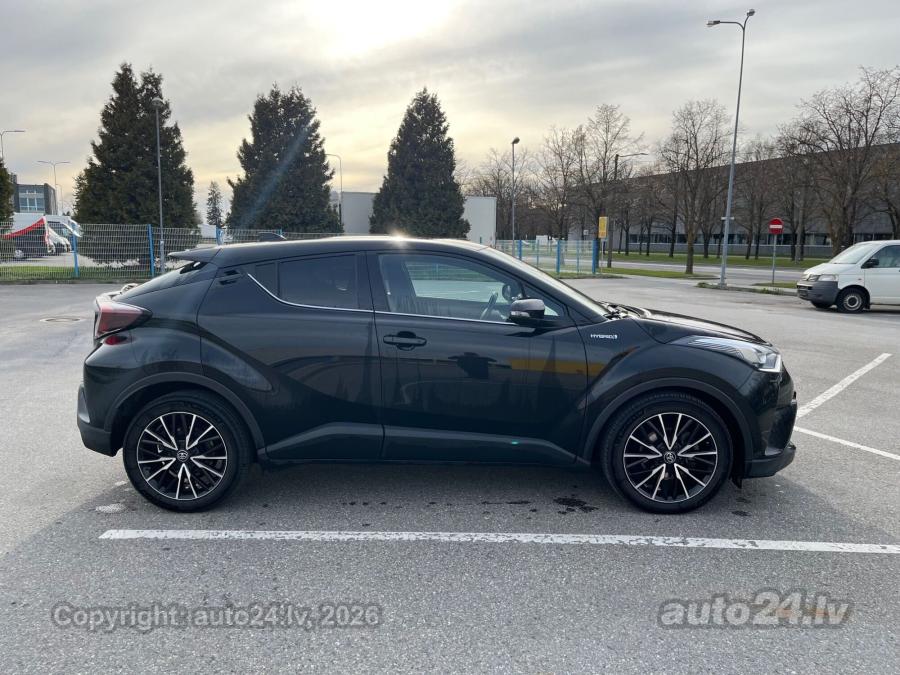 Black Toyota C-HR 2019 in Tallinn, with an engine capacity of 1.80 L and mileage of 81 thousand km for 17000 €, photo 9 on AUTOMOTO.COM.LV
