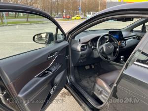 Black Toyota C-HR 2019 in Tallinn, with an engine capacity of 1.80 L and mileage of 81 thousand km for 17000 €, photo 10 on AUTOMOTO.COM.LV