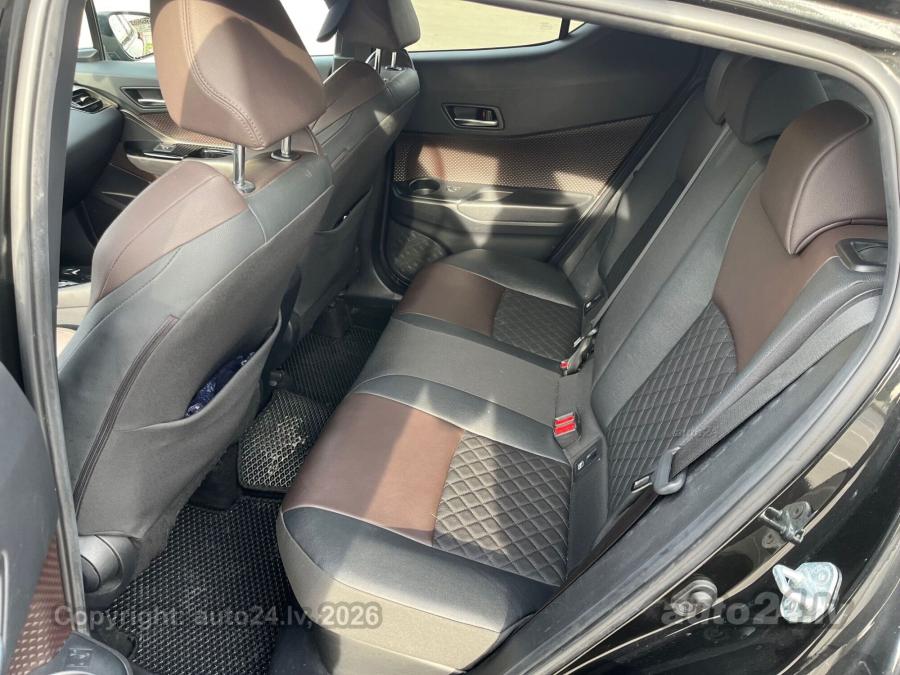 Black Toyota C-HR 2019 in Tallinn, with an engine capacity of 1.80 L and mileage of 81 thousand km for 17000 €, photo 12 on AUTOMOTO.COM.LV