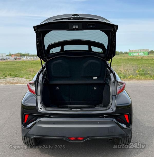 Black Toyota C-HR 2019 in Tallinn, with an engine capacity of 1.80 L and mileage of 80 thousand km for 18600 €, photo 7 on AUTOMOTO.COM.LV