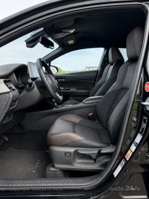 Melns Toyota C-HR 2019 Tallina, ar dzinēja tilpumu 1.80 L un nobraukumu 80 tūkst. km par 18600 €, foto 12 vietnē AUTOMOTO.COM.LV