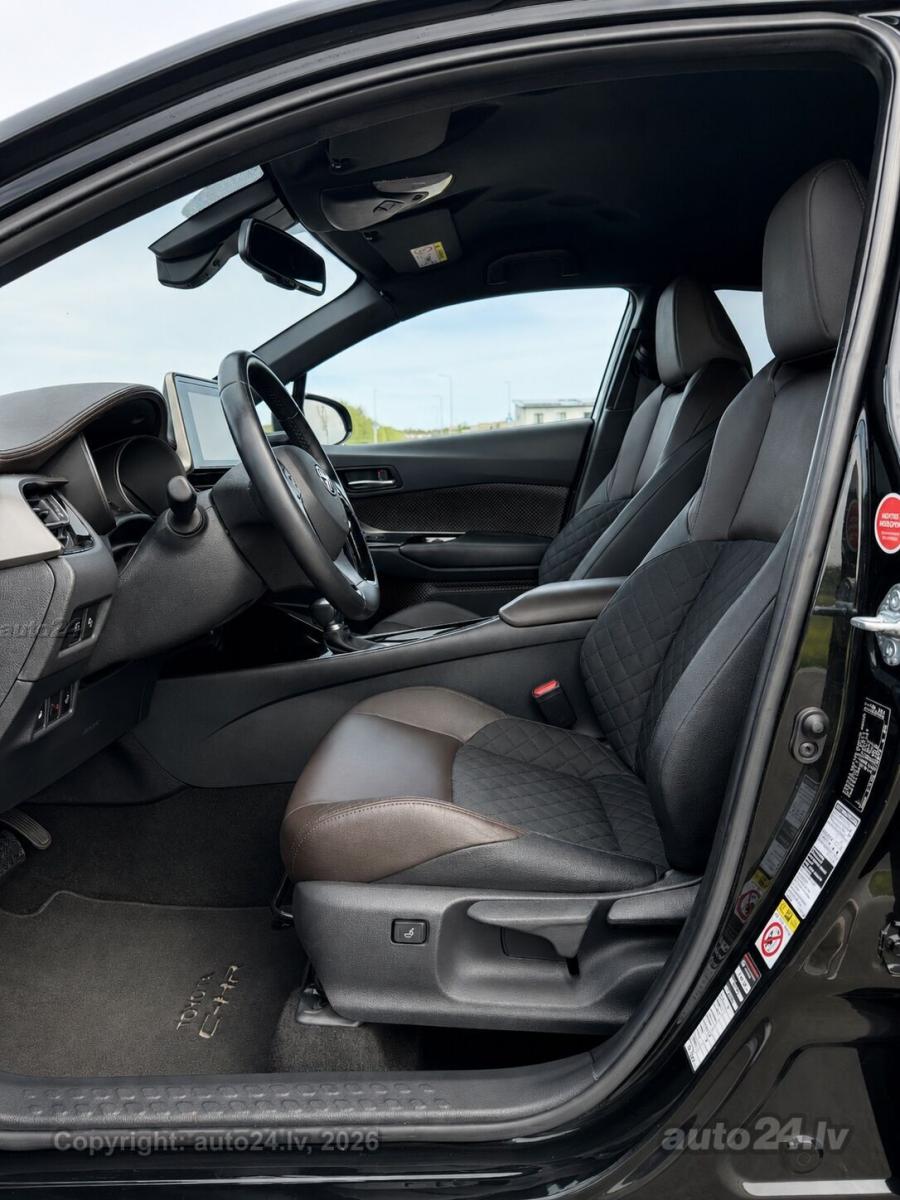 Melns Toyota C-HR 2019 Tallina, ar dzinēja tilpumu 1.80 L un nobraukumu 80 tūkst. km par 18600 €, foto 12 vietnē AUTOMOTO.COM.LV