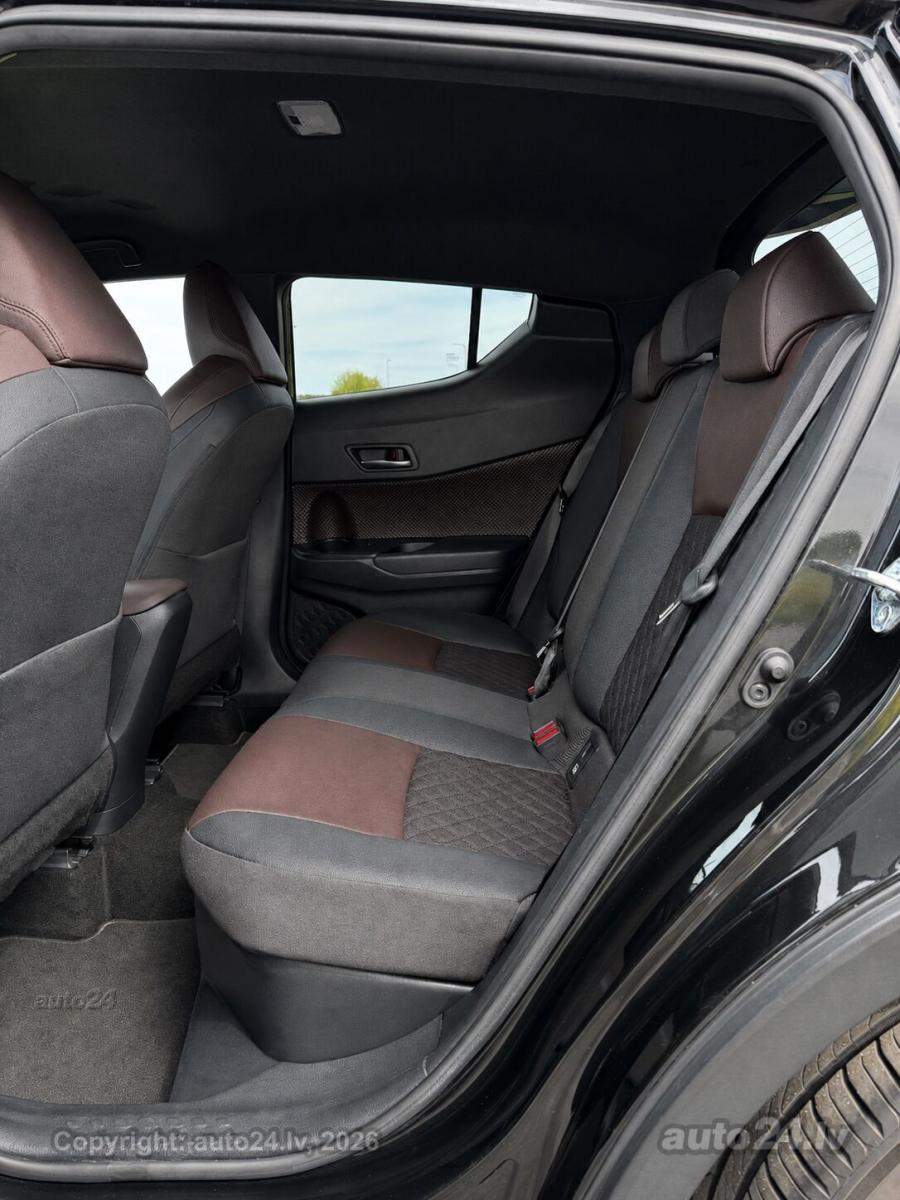 Melns Toyota C-HR 2019 Tallina, ar dzinēja tilpumu 1.80 L un nobraukumu 80 tūkst. km par 18600 €, foto 14 vietnē AUTOMOTO.COM.LV