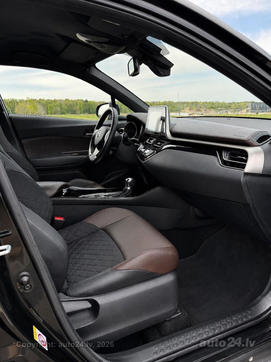 Melns Toyota C-HR 2019 Tallina, ar dzinēja tilpumu 1.80 L un nobraukumu 80 tūkst. km par 18600 €, foto 16 vietnē AUTOMOTO.COM.LV