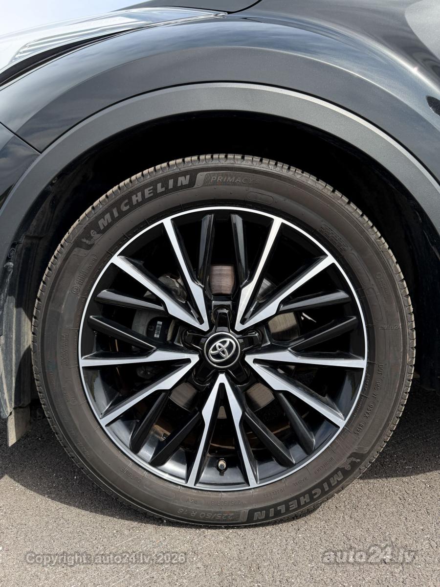 Melns Toyota C-HR 2019 Tallina, ar dzinēja tilpumu 1.80 L un nobraukumu 80 tūkst. km par 18600 €, foto 28 vietnē AUTOMOTO.COM.LV