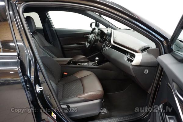Black Toyota C-HR 2019 in Tartu, with an engine capacity of 1.80 L and mileage of 114 thousand km for 17990 €, photo 6 on AUTOMOTO.COM.LV