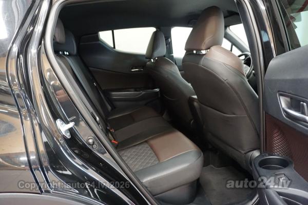 Black Toyota C-HR 2019 in Tartu, with an engine capacity of 1.80 L and mileage of 114 thousand km for 17990 €, photo 7 on AUTOMOTO.COM.LV
