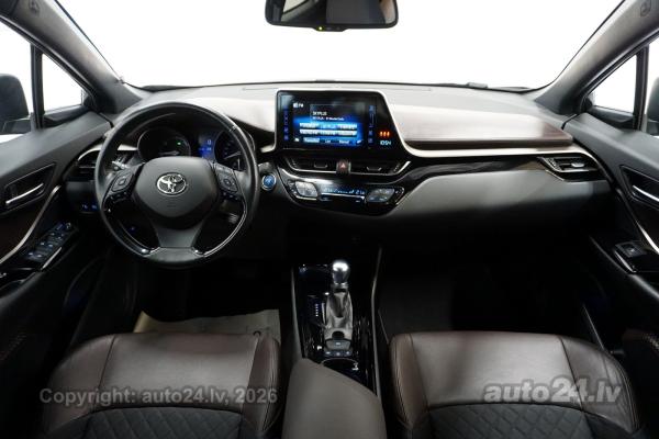 Black Toyota C-HR 2019 in Tartu, with an engine capacity of 1.80 L and mileage of 114 thousand km for 17990 €, photo 8 on AUTOMOTO.COM.LV
