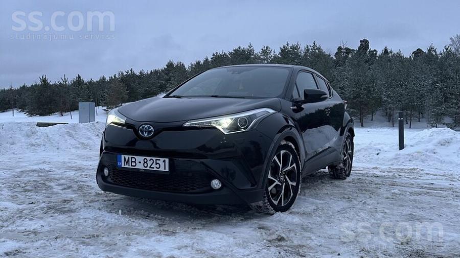 Black Toyota C-HR 2019 in Riga, with an engine capacity of 1.80 L and mileage of 133 thousand km for 17200 €, photo 1 on AUTOMOTO.COM.LV