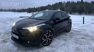 Black Toyota C-HR 2019 in Riga, with an engine capacity of 1.80 L and mileage of 133 thousand km for 17200 €, photo 3 on AUTOMOTO.COM.LV
