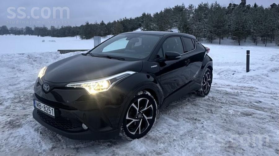 Black Toyota C-HR 2019 in Riga, with an engine capacity of 1.80 L and mileage of 133 thousand km for 17200 €, photo 3 on AUTOMOTO.COM.LV