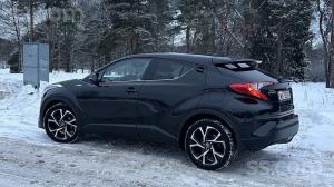 Black Toyota C-HR 2019 in Riga, with an engine capacity of 1.80 L and mileage of 133 thousand km for 17200 €, photo 4 on AUTOMOTO.COM.LV