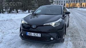 Black Toyota C-HR 2019 in Riga, with an engine capacity of 1.80 L and mileage of 133 thousand km for 17200 €, photo 5 on AUTOMOTO.COM.LV
