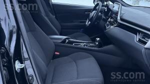 Black Toyota C-HR 2019 in Riga, with an engine capacity of 1.80 L and mileage of 133 thousand km for 17200 €, photo 10 on AUTOMOTO.COM.LV