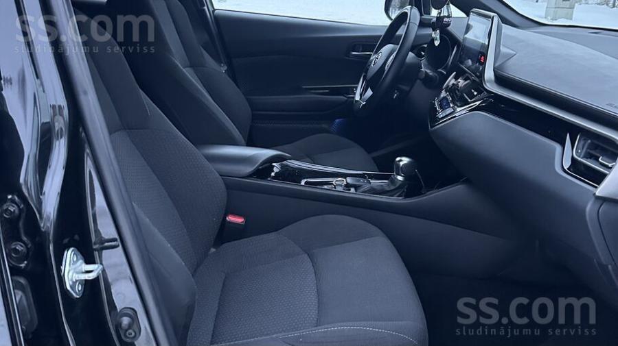 Black Toyota C-HR 2019 in Riga, with an engine capacity of 1.80 L and mileage of 133 thousand km for 17200 €, photo 10 on AUTOMOTO.COM.LV
