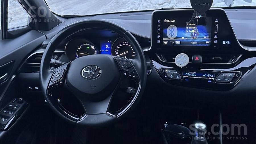 Black Toyota C-HR 2019 in Riga, with an engine capacity of 1.80 L and mileage of 133 thousand km for 17200 €, photo 12 on AUTOMOTO.COM.LV