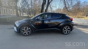 Melns Toyota C-HR 2019 Rīga, ar dzinēja tilpumu 1.80 L un nobraukumu 133 tūkst. km par 15100 €, foto 3 vietnē AUTOMOTO.COM.LV
