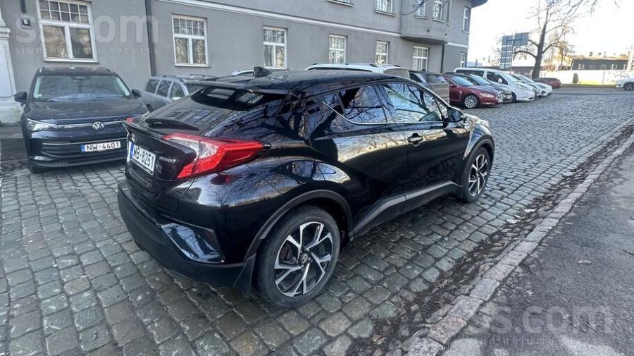 Melns Toyota C-HR 2019 Rīga, ar dzinēja tilpumu 1.80 L un nobraukumu 133 tūkst. km par 15100 €, foto 4 vietnē AUTOMOTO.COM.LV