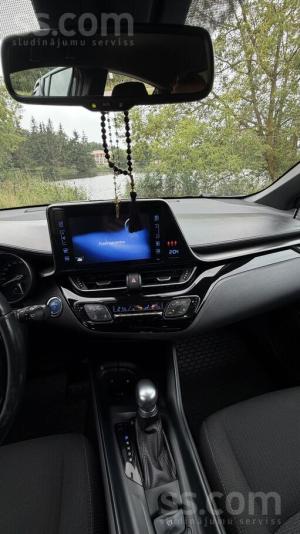 Черный Тойота C-HR 2019 в Рига, объемом двигателя 1.80 л и пробегом 162 тыс. км за 15500 €, фото 4 на AUTOMOTO.COM.LV