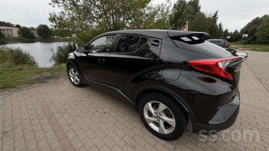 Черный Тойота C-HR 2019 в Рига, объемом двигателя 1.80 л и пробегом 162 тыс. км за 15500 €, фото 5 на AUTOMOTO.COM.LV