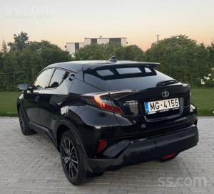 Black Toyota C-HR 2019 in Riga, with an engine capacity of 1.20 L and mileage of 90 thousand km for 16300 €, photo 3 on AUTOMOTO.COM.LV