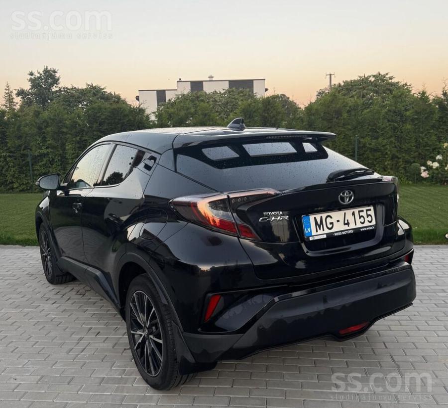 Black Toyota C-HR 2019 in Riga, with an engine capacity of 1.20 L and mileage of 90 thousand km for 16300 €, photo 3 on AUTOMOTO.COM.LV