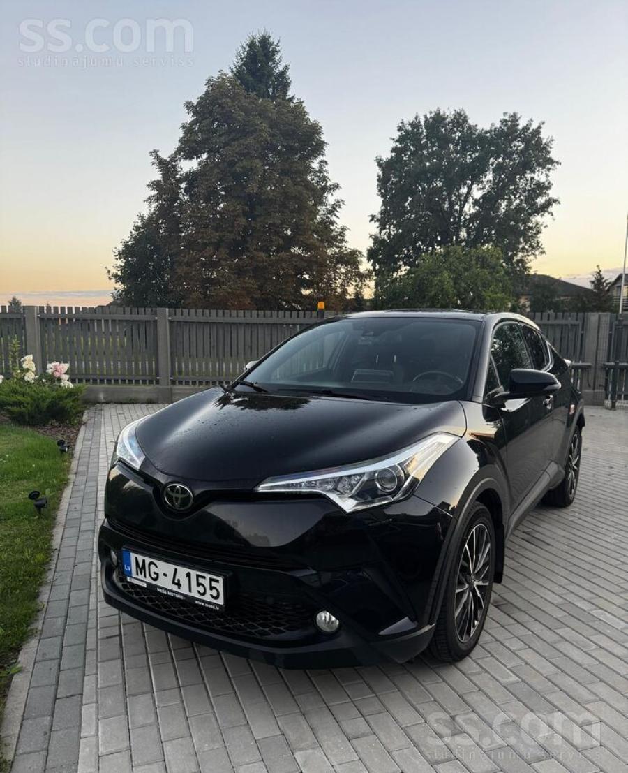 Black Toyota C-HR 2019 in Riga, with an engine capacity of 1.20 L and mileage of 90 thousand km for 16300 €, photo 4 on AUTOMOTO.COM.LV