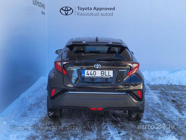 Black Toyota C-HR 2021 in Tallinn, with an engine capacity of 1.80 L and mileage of 103 thousand km for 19995 €, photo 4 on AUTOMOTO.COM.LV