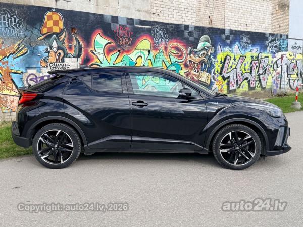 Черный Тойота C-HR 2021 в Таллин, объемом двигателя 2.00 л и пробегом 72 тыс. км за 24999 €, фото 2 на AUTOMOTO.COM.LV
