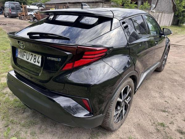 Черный Тойота C-HR 2021 в Каунас, объемом двигателя 1.80 л и пробегом 70 тыс. км за 14600 €, фото 3 на AUTOMOTO.COM.LV