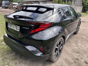 Black Toyota C-HR 2021 in Kaunas, with an engine capacity of 1.80 L and mileage of 70 thousand km for 14600 €, photo 4 on AUTOMOTO.COM.LV