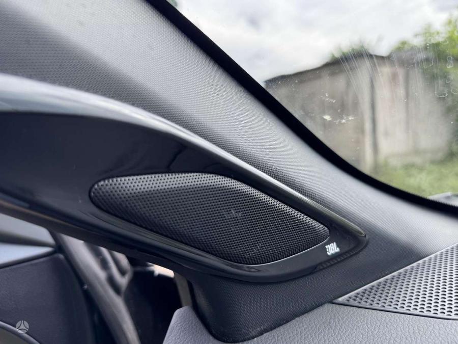 Black Toyota C-HR 2021 in Kaunas, with an engine capacity of 1.80 L and mileage of 70 thousand km for 14600 €, photo 18 on AUTOMOTO.COM.LV