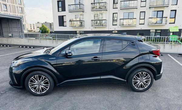 Black Toyota C-HR 2021 in Vilnius, with an engine capacity of 1.80 L and mileage of 80 thousand km for 24900 €, photo 8 on AUTOMOTO.COM.LV
