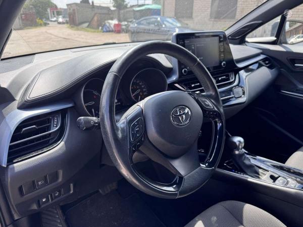 Black Toyota C-HR 2021 in Kaunas, with an engine capacity of 1.80 L and mileage of 70 thousand km for 14550 €, photo 10 on AUTOMOTO.COM.LV