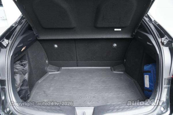 Melns Toyota C-HR 2022 Tallina, ar dzinēja tilpumu 1.80 L un nobraukumu 51 tūkst. km par 23590 €, foto 11 vietnē AUTOMOTO.COM.LV